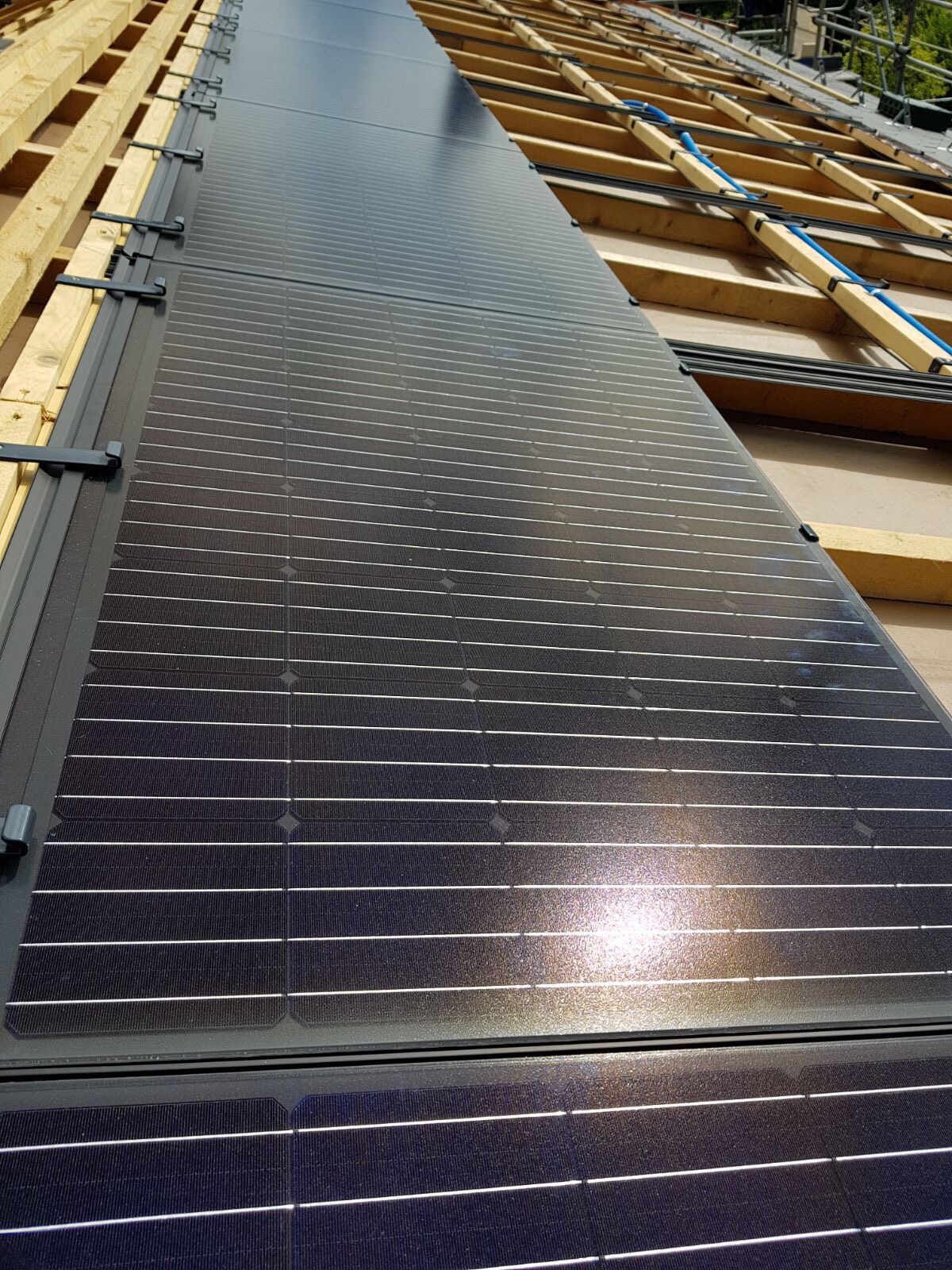 Indach-Photovoltaik - Ackermann Gebäudehüllen GmbH